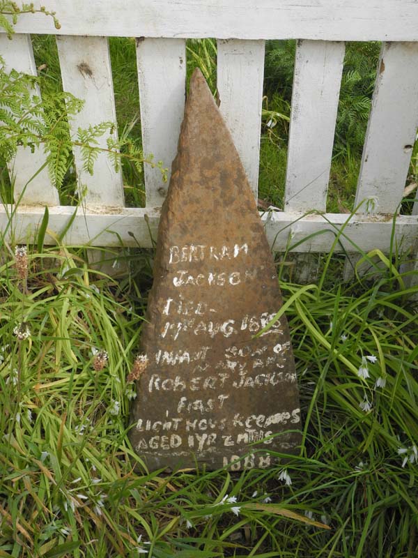 Australian Cemeteries - Tasmania - Table Cape Lighthouse Lone Grave